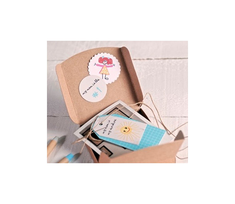 Polaroid-sized box for photos and invitations | SelfPackaging